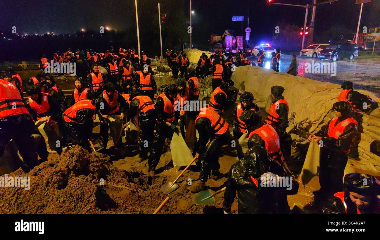 (250729) -- BEIJING, July 29, 2025 (Xinhua) -- This photo taken with a ...