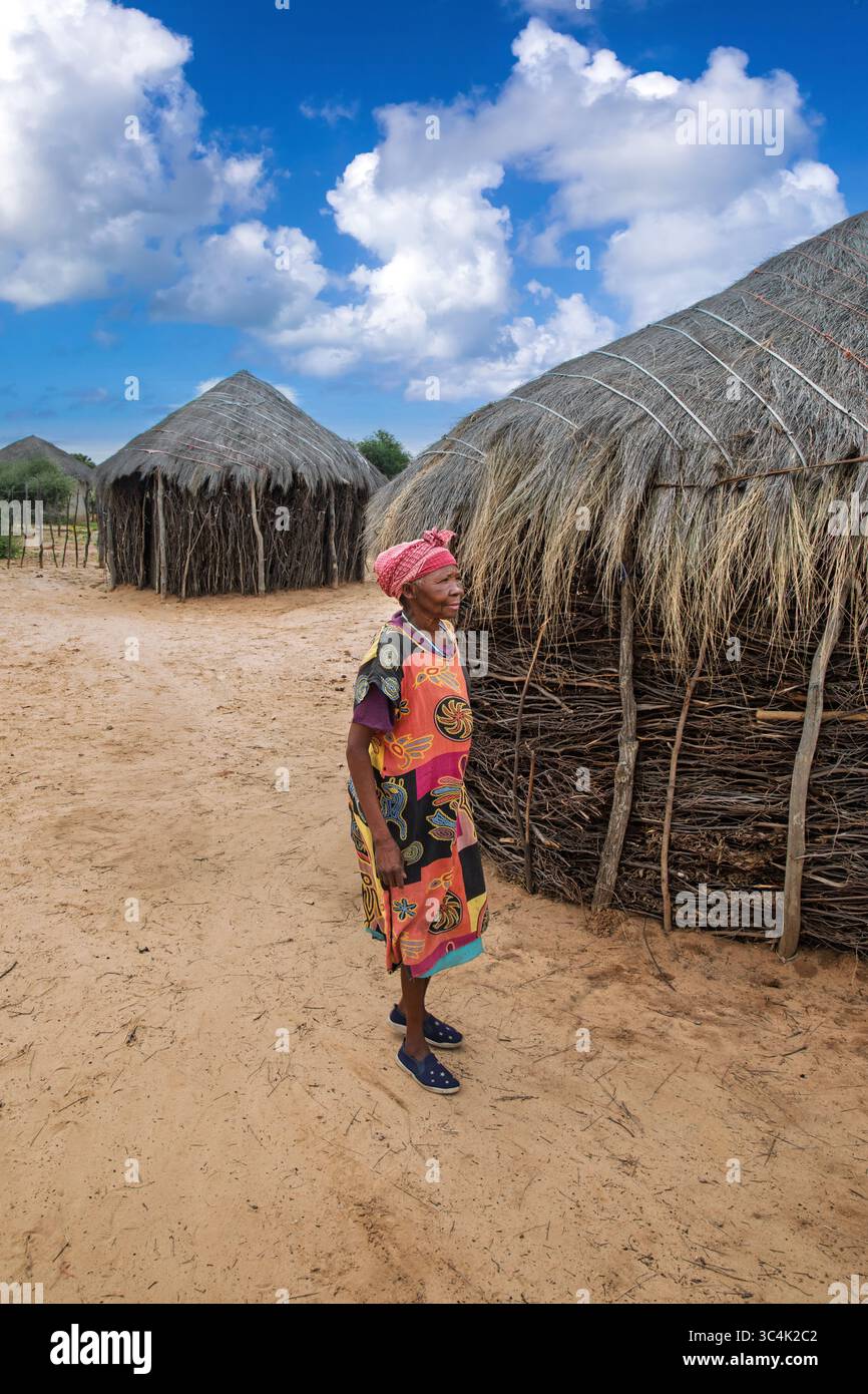 African tribal women hi-res stock photography and images - Alamy