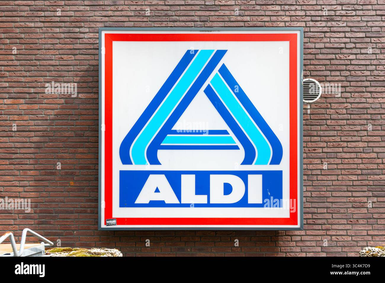 Logo and name of supermarket chain Aldi on a brick wall Stock Photo - Alamy