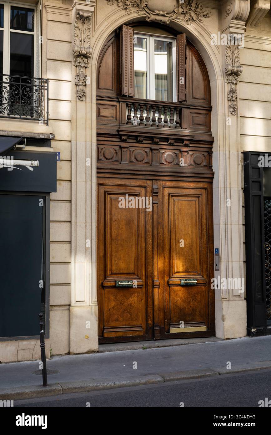 Ornate carved door marble hi-res stock photography and images - Alamy