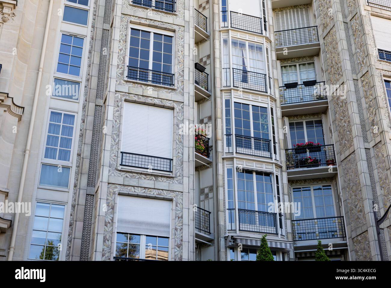 Black facade windows large plant hi-res stock photography and images ...