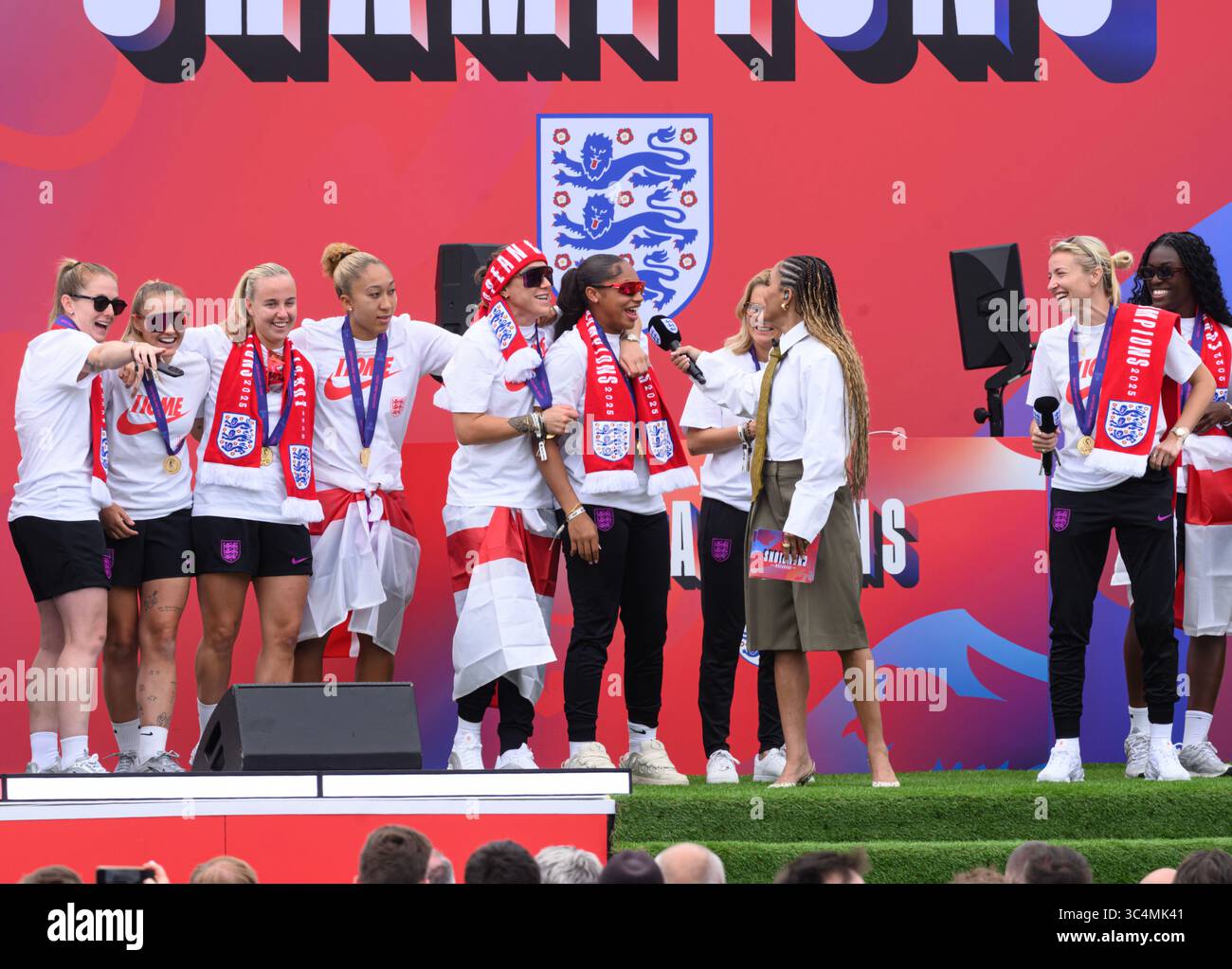 Lioness chloe kelly and lotte wubben moy hi-res stock photography and ...