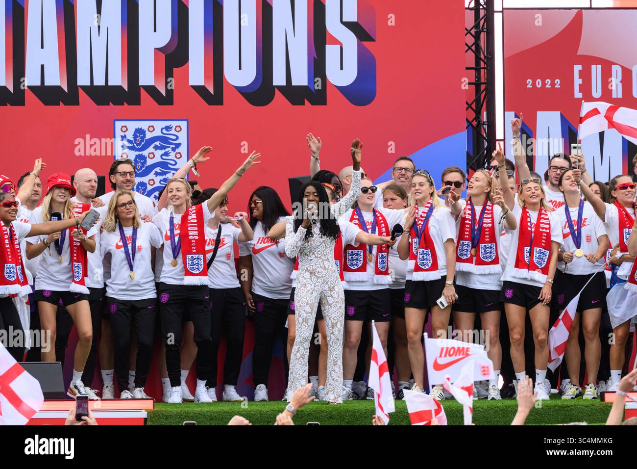 London, UK. July 29th, 2025. Heather Small with Sarina Wiegman, Hannah ...