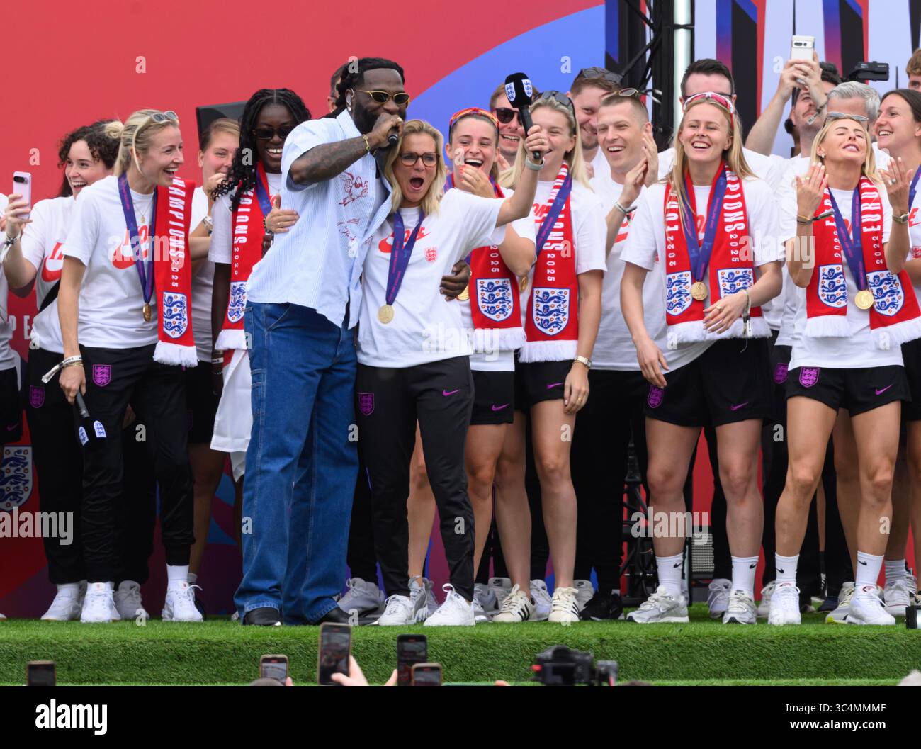 Sarina wiegman jess carter hi-res stock photography and images - Alamy