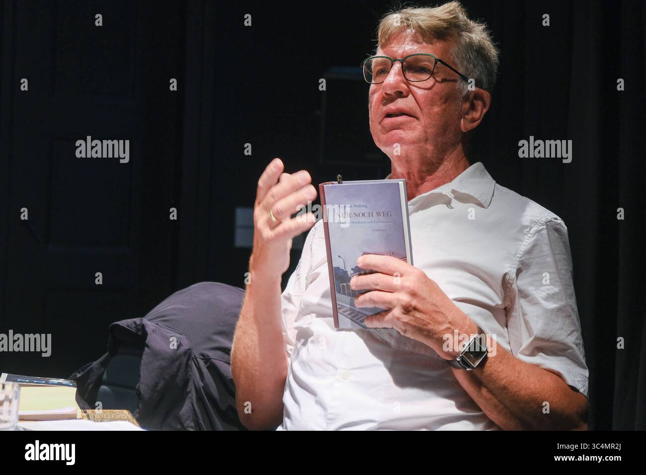 Stephan Wolting, Bazon Brocks Denkerei im Hinterhoftheater Kreuzberg ...