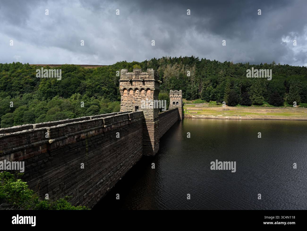 Howden reservoir dam hi-res stock photography and images - Alamy
