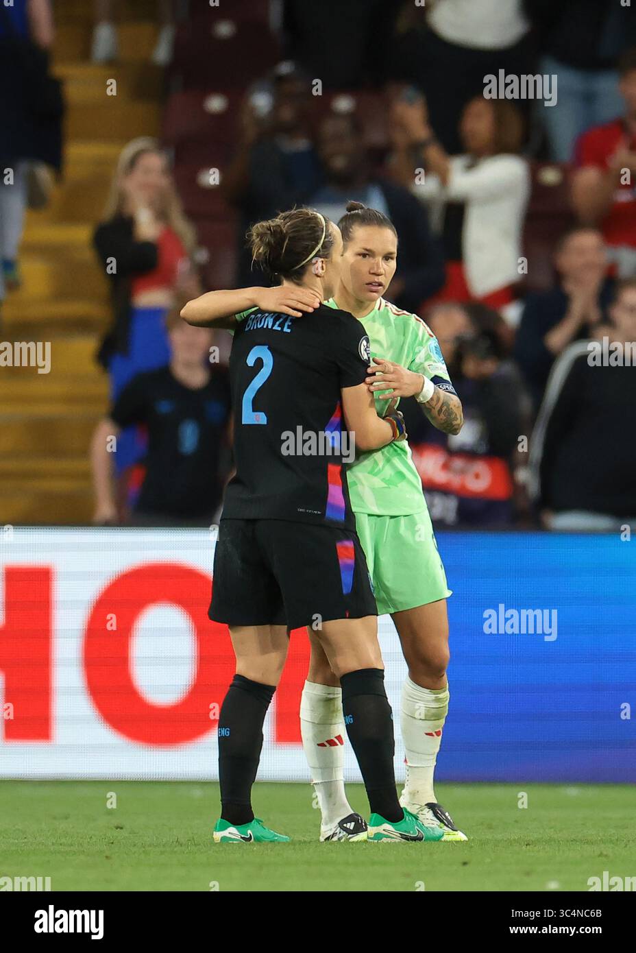 Lucy bronze euro final 2025 hi-res stock photography and images - Alamy