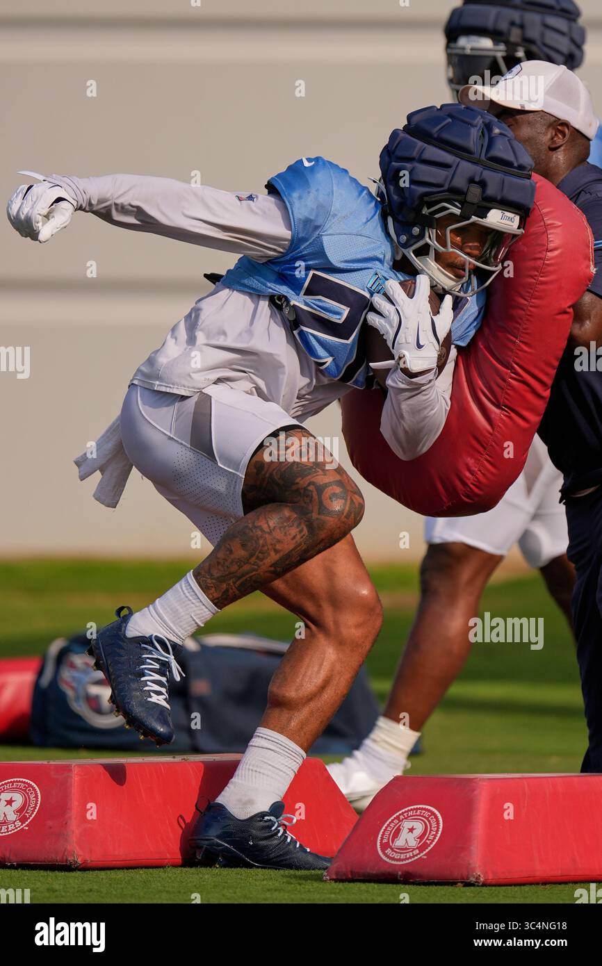 Tennessee Titans running back Tony Pollard runs through a drill during ...