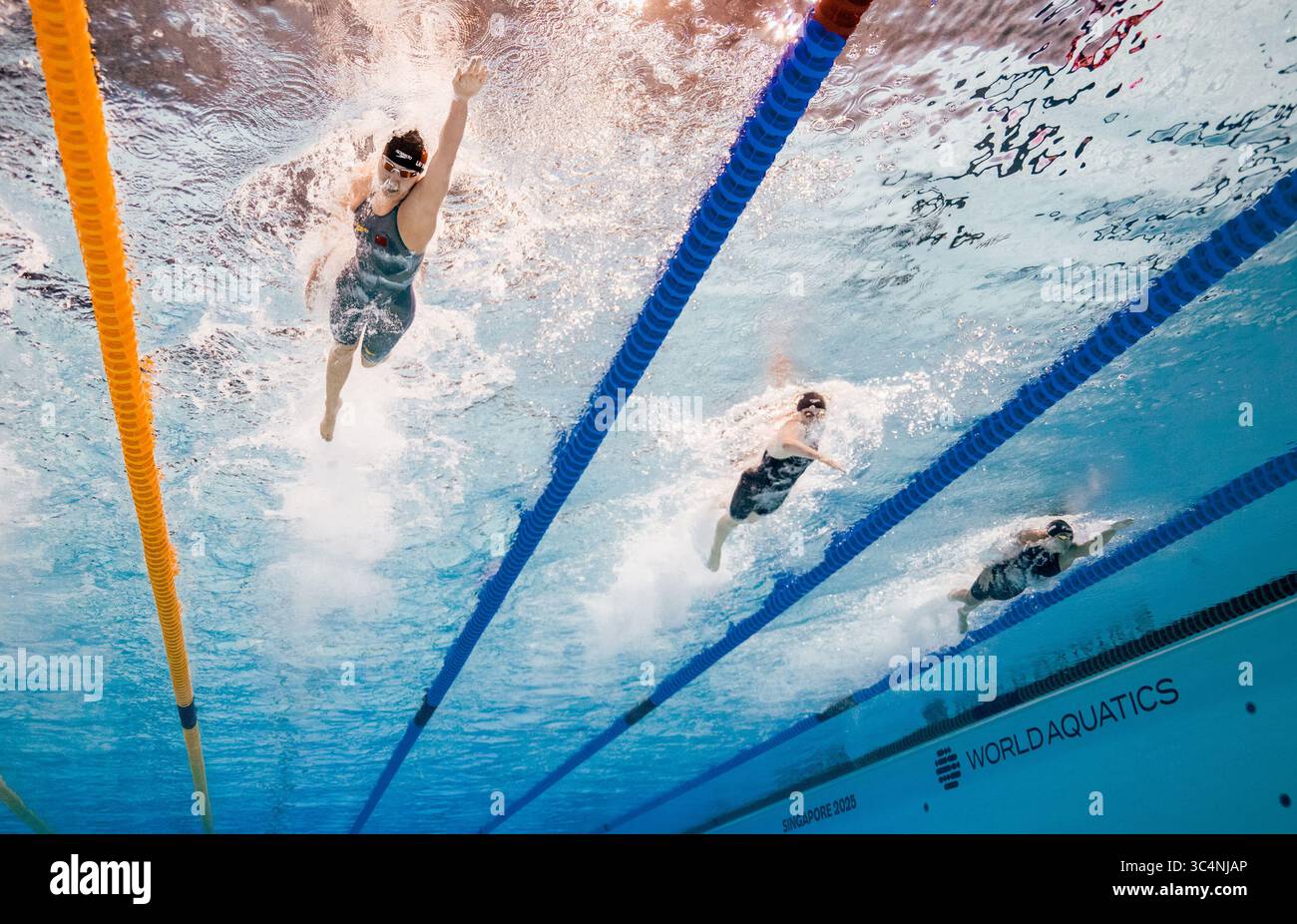 (250729) -- SINGAPORE, July 29, 2025 (Xinhua) -- Liu Yaxin (L) of China ...