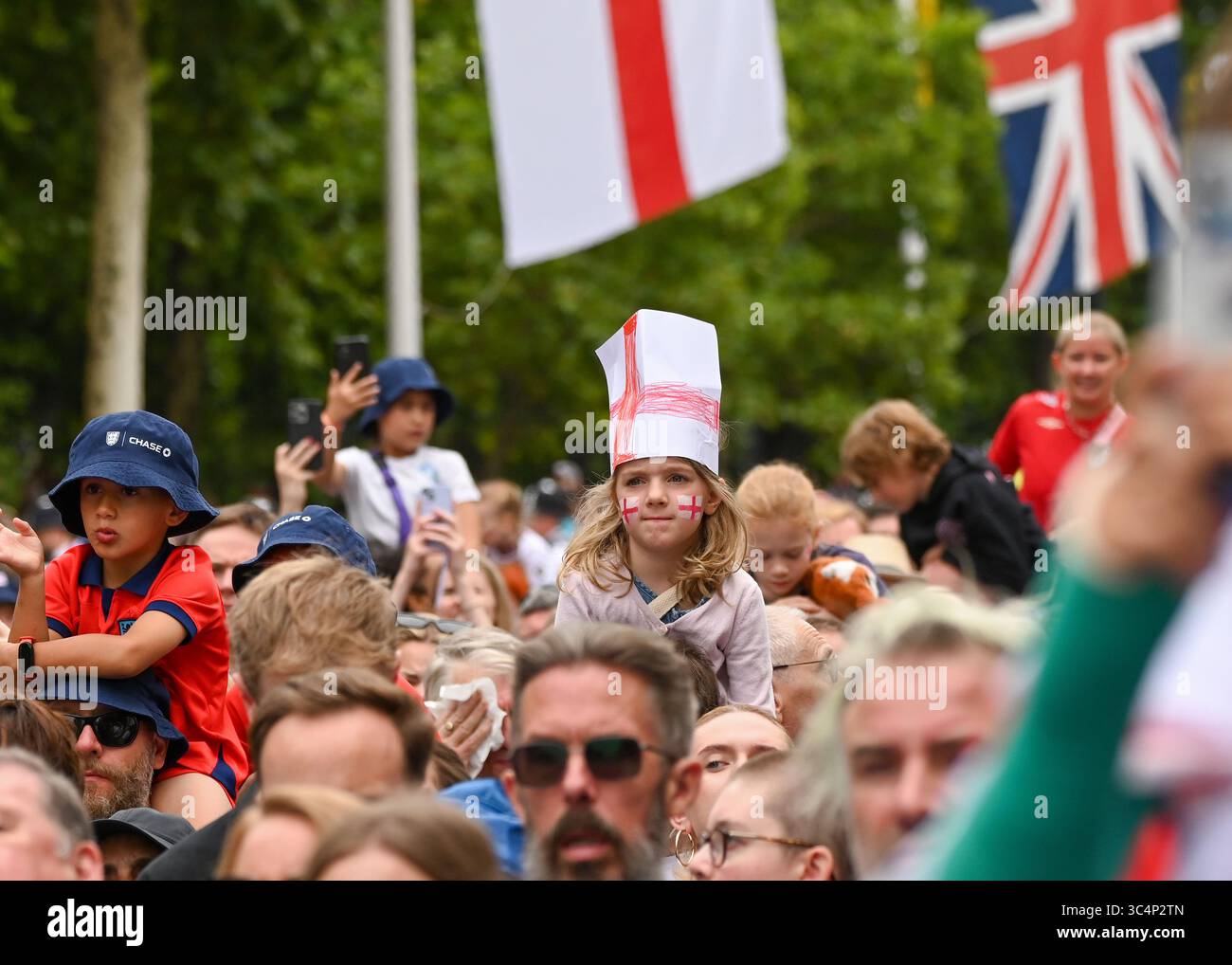 Colour crowd union jack flag football hi-res stock photography and ...