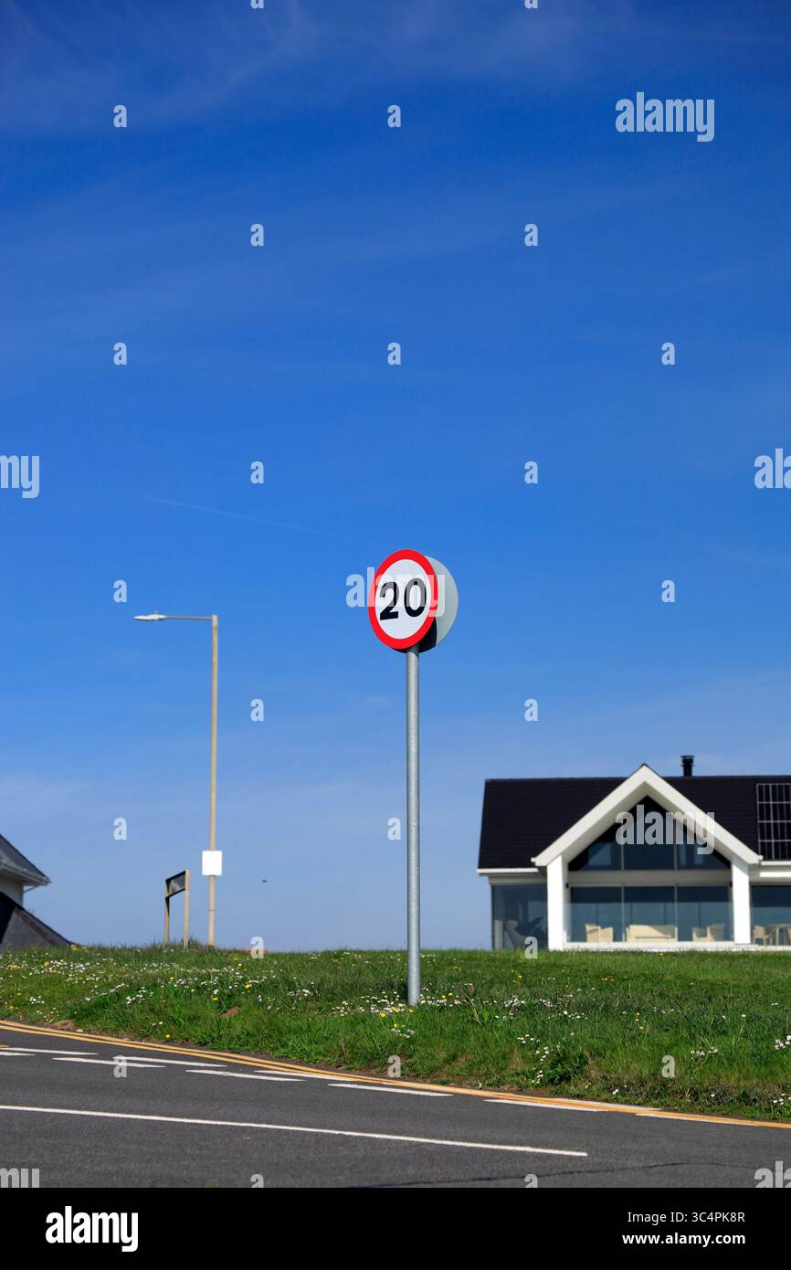 20 mile per hour sign, Porthcawl, South Wales Stock Photo - Alamy