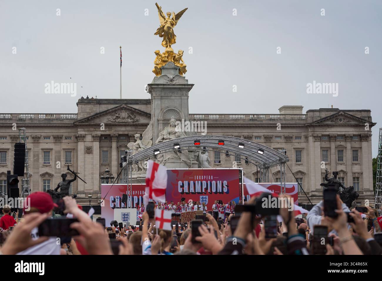 England’s Lionesses celebrate their EURO 2025 triumph at a homecoming ...
