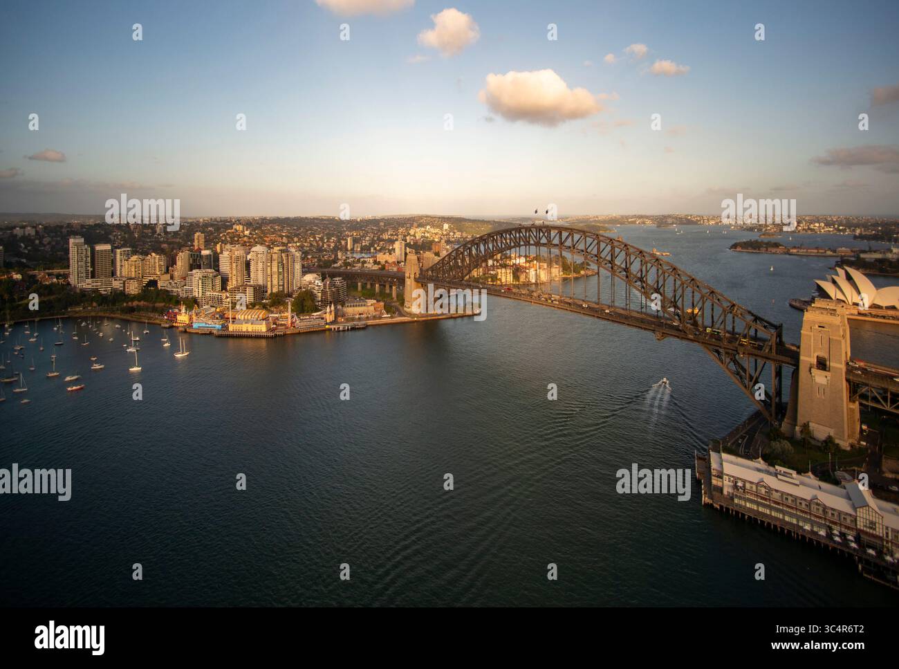 Golden hour shot architecture hi-res stock photography and images - Alamy
