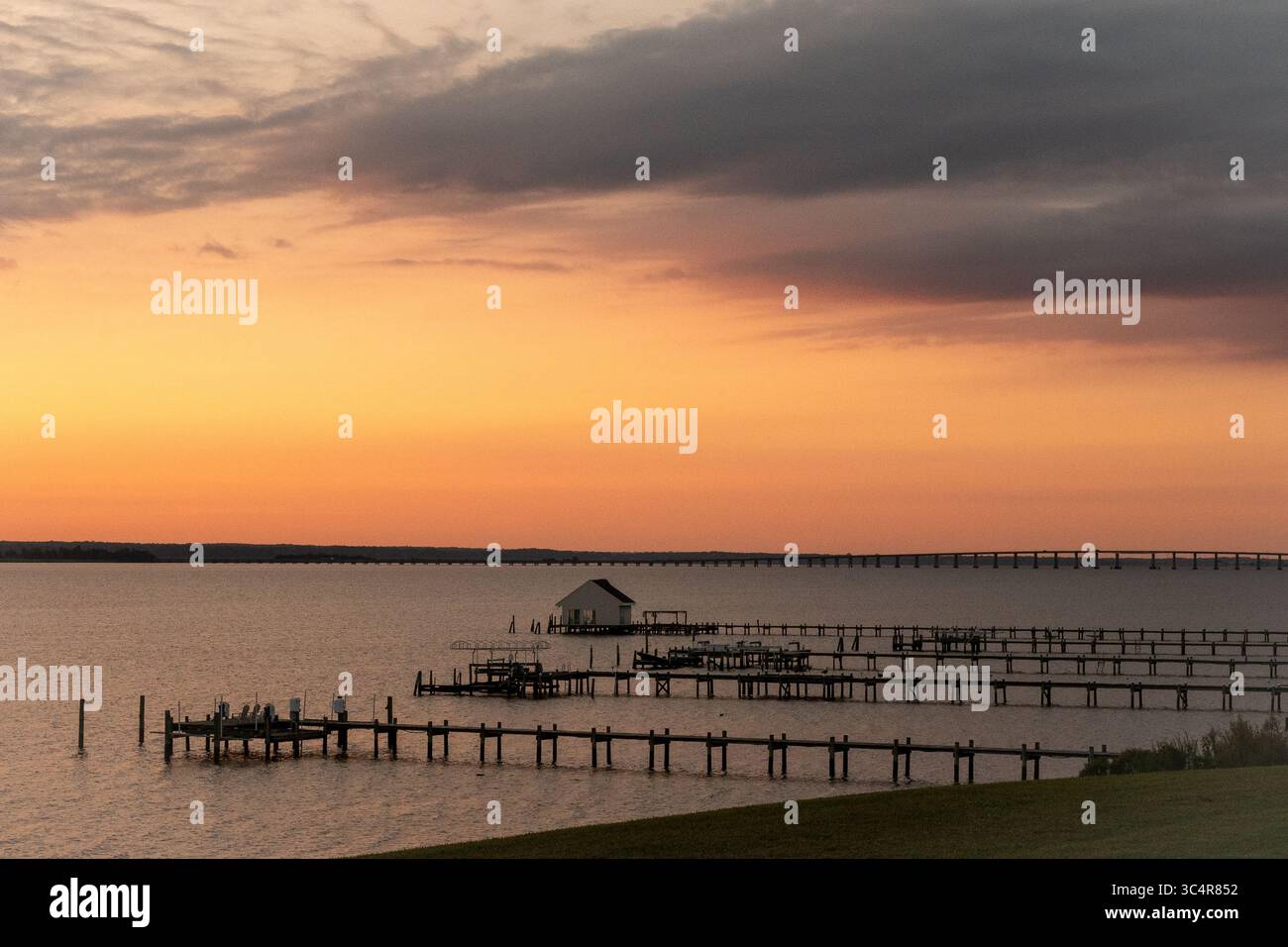 Beautiful moment sunset over sea hi-res stock photography and images ...