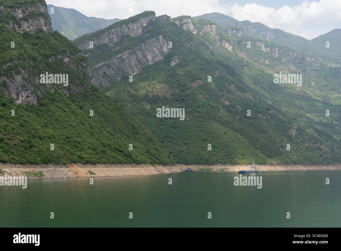Asia Travel chinese Culture Yangtze River scenery in the Three Gorges ...