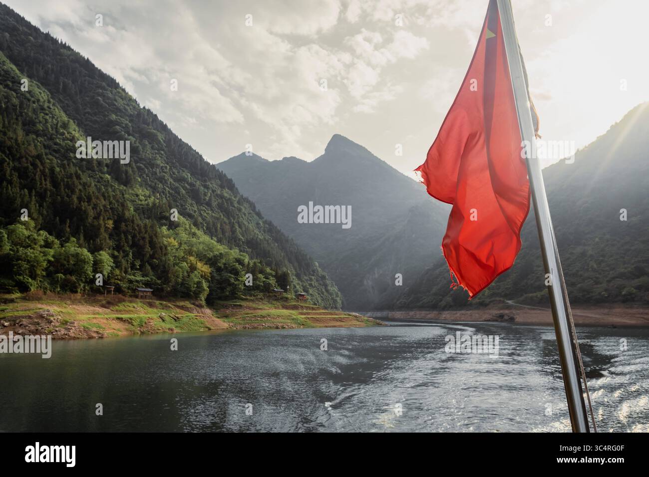 Asia Travel chinese Culture Yangtze River scenery in the Three Gorges ...