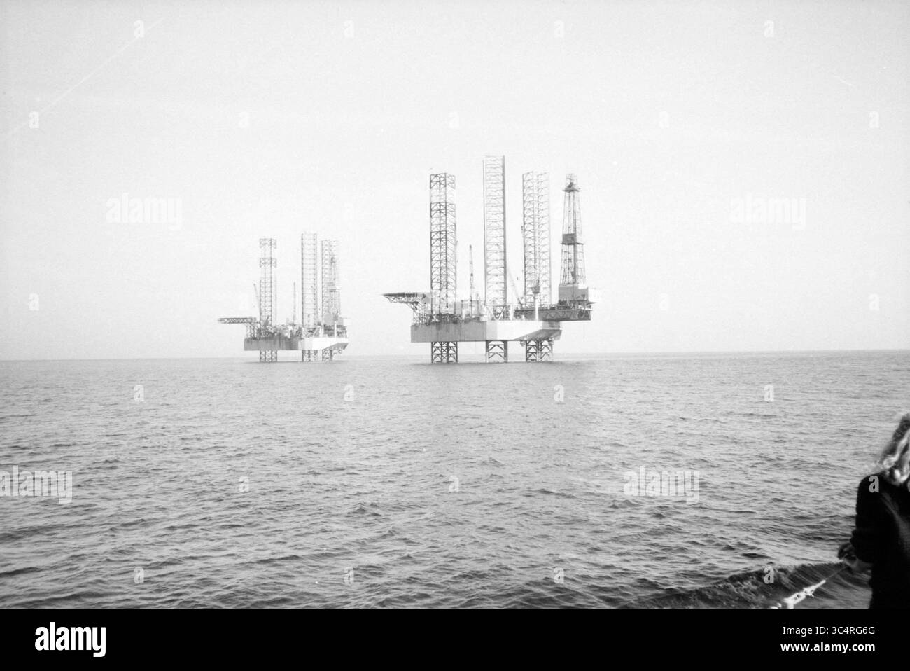 1950 2000 two large offshore drilling platforms hi-res stock ...