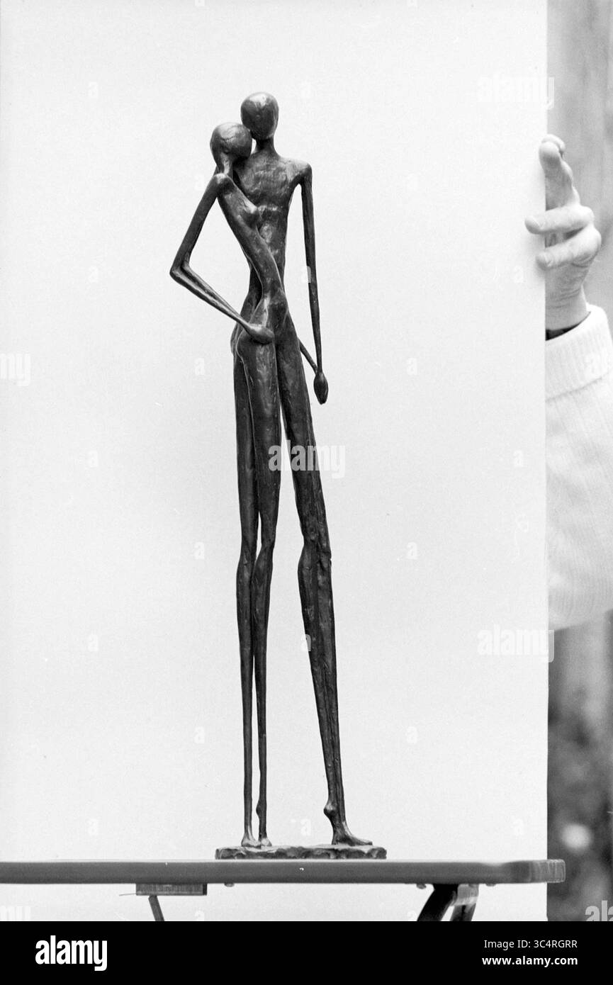Elongated figures hi-res stock photography and images - Alamy