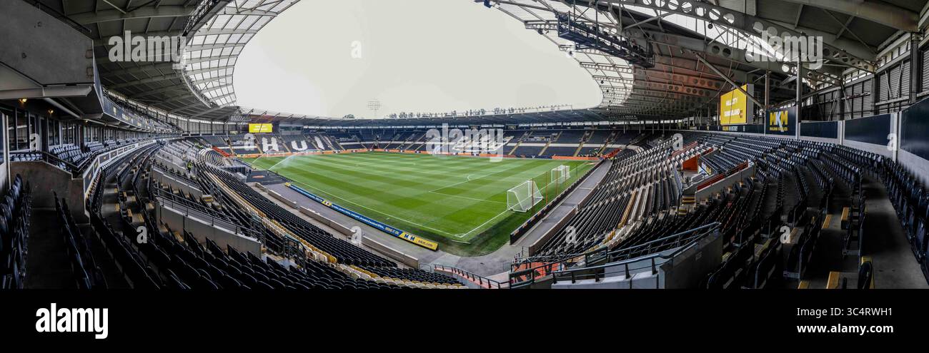 Hull, United Kingdom . 29 July, 2025. Pictured left to right, general ...