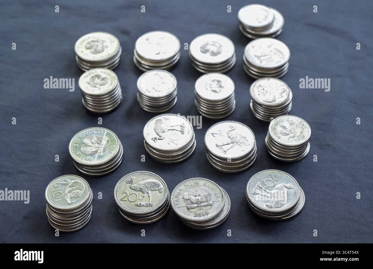 PAPUA NEW GUINEA, Port Moresby, local currency Kina coins / PAPUA ...