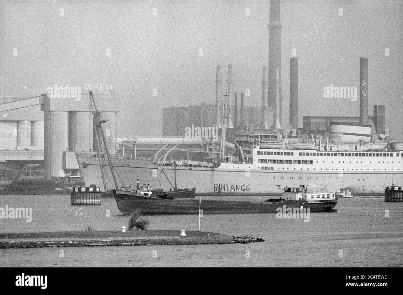 Bustling vessel Black and White Stock Photos & Images - Alamy
