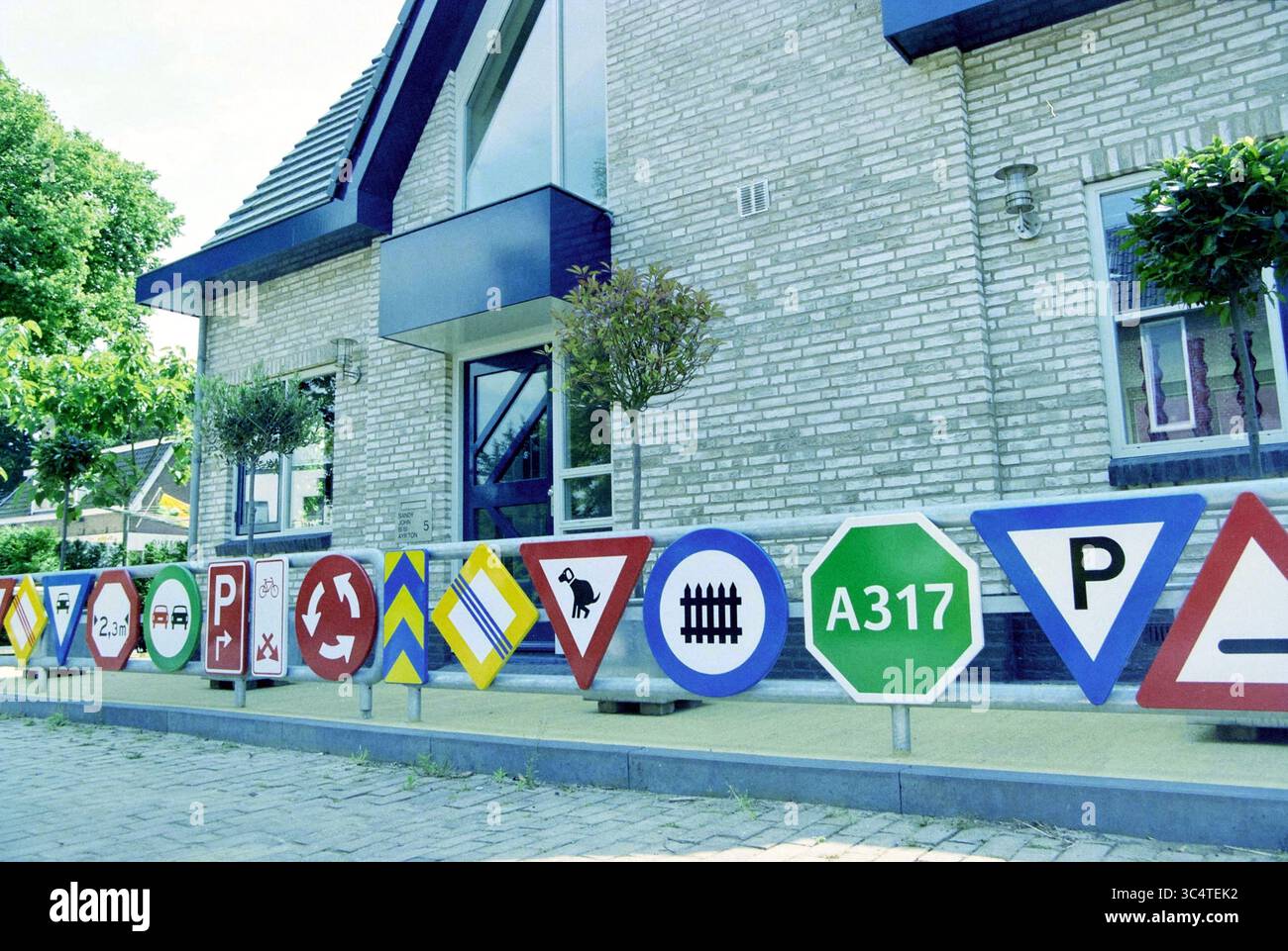 Traffic signs, Birdsong, Vogelenzang, 15-06-2003 Whizgle News, Dutch ...