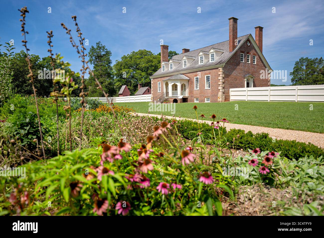 Boxwood borders hi-res stock photography and images - Alamy