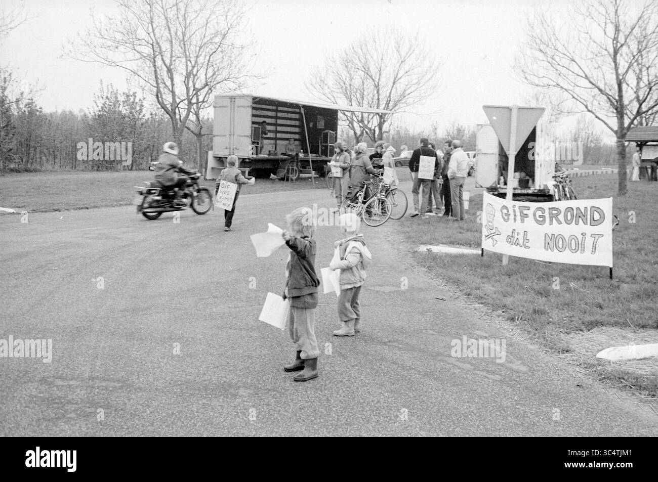 Protesters gather on truck hi-res stock photography and images - Alamy