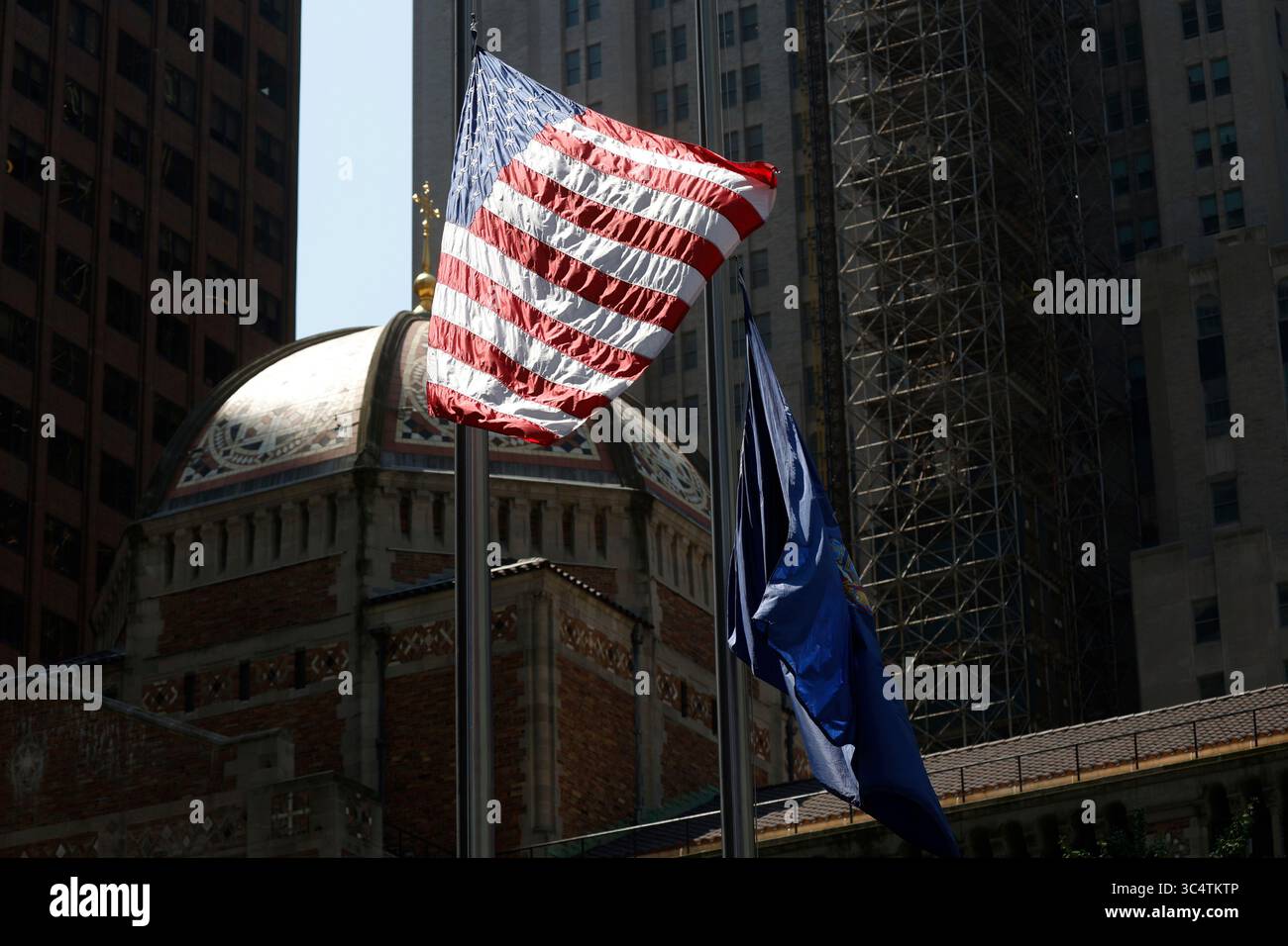 Flags flown half staff hi-res stock photography and images - Alamy