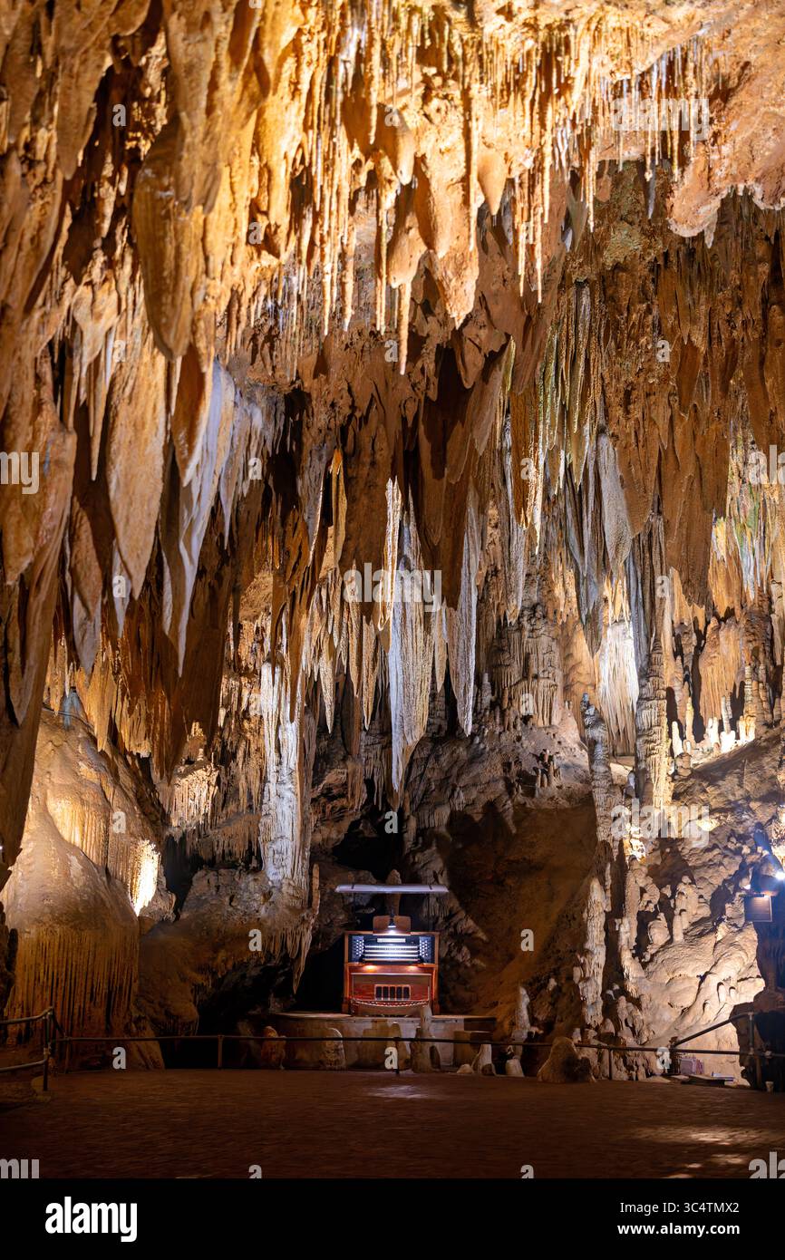 Great Stalacpipe Organ Luray Caverns Virginia // LURAY, Virginia — The ...