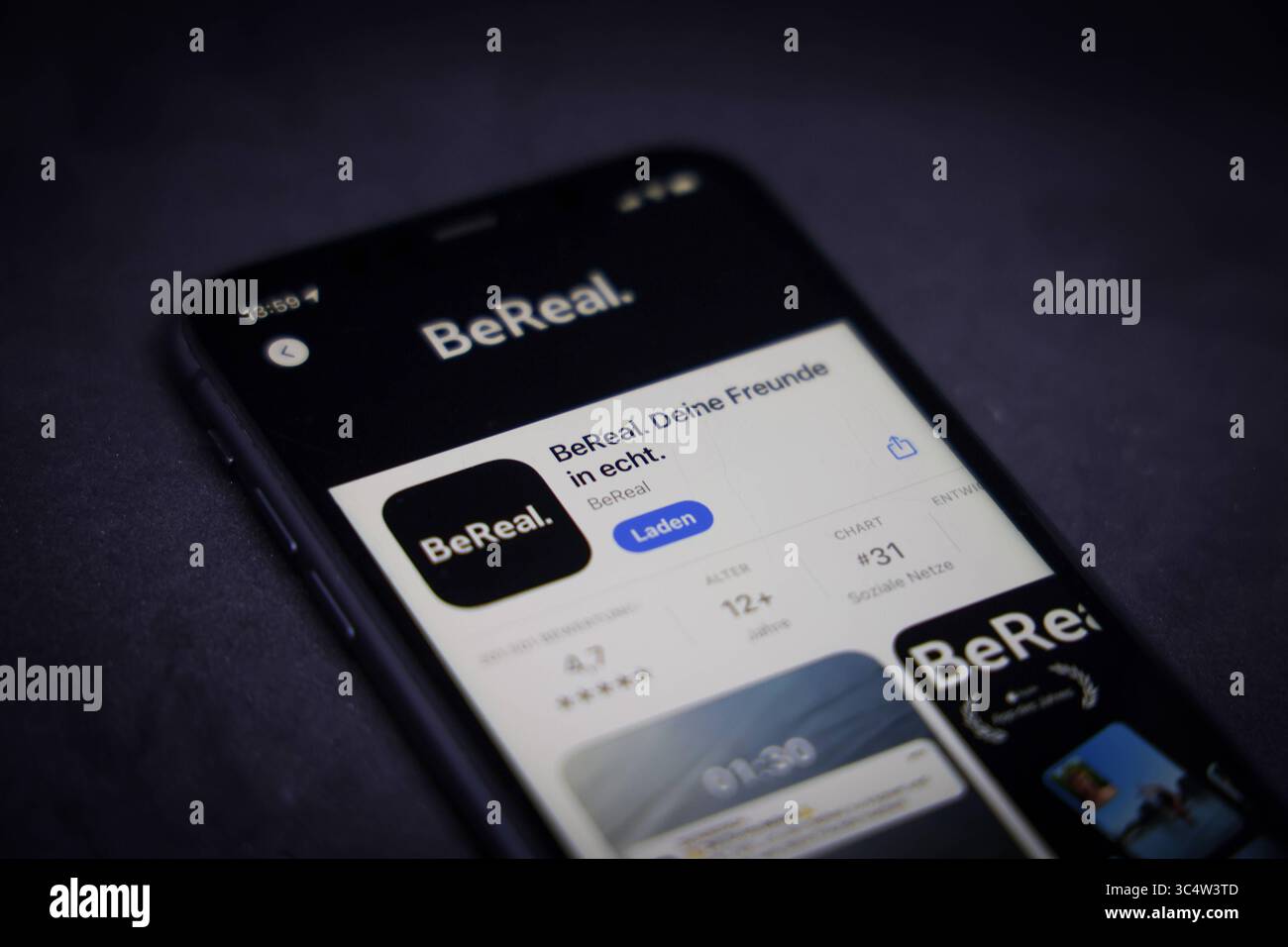 Apple App Store auf einem iPhone. Essenzielle Social-Apps. BeReal ...