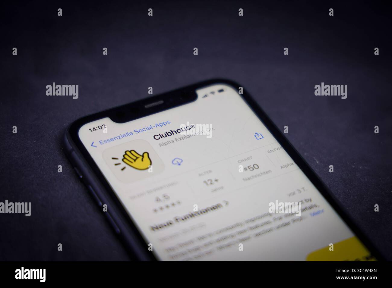 Apple App Store auf einem iPhone. Essenzielle Social-Apps. Clubhouse ...
