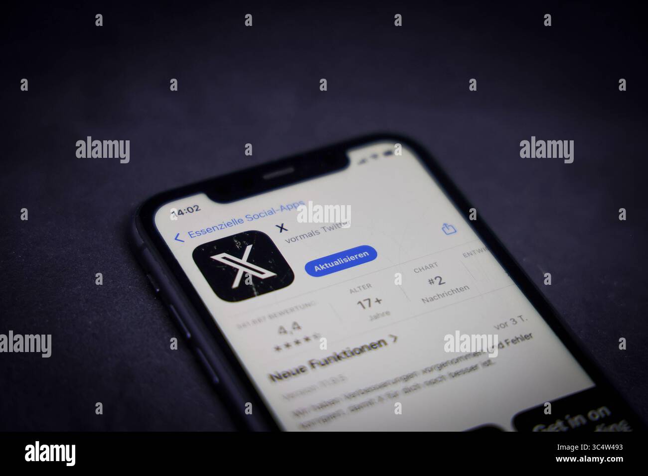 Apple App Store auf einem iPhone. Essenzielle Social-Apps. X vormals ...