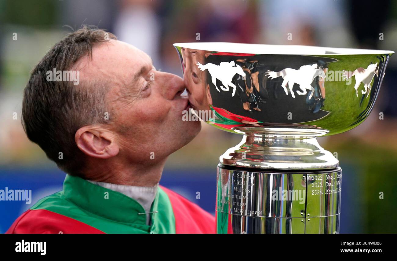 Jockey James Anthony 'Seamie' Heffernan kisses the trophy after winning ...