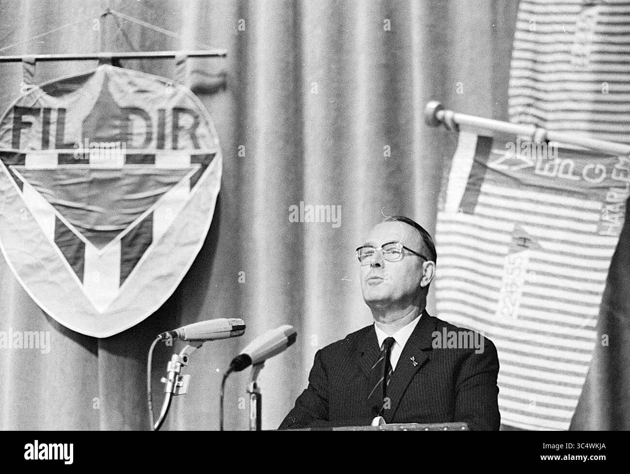 Text your ex Black and White Stock Photos & Images - Alamy