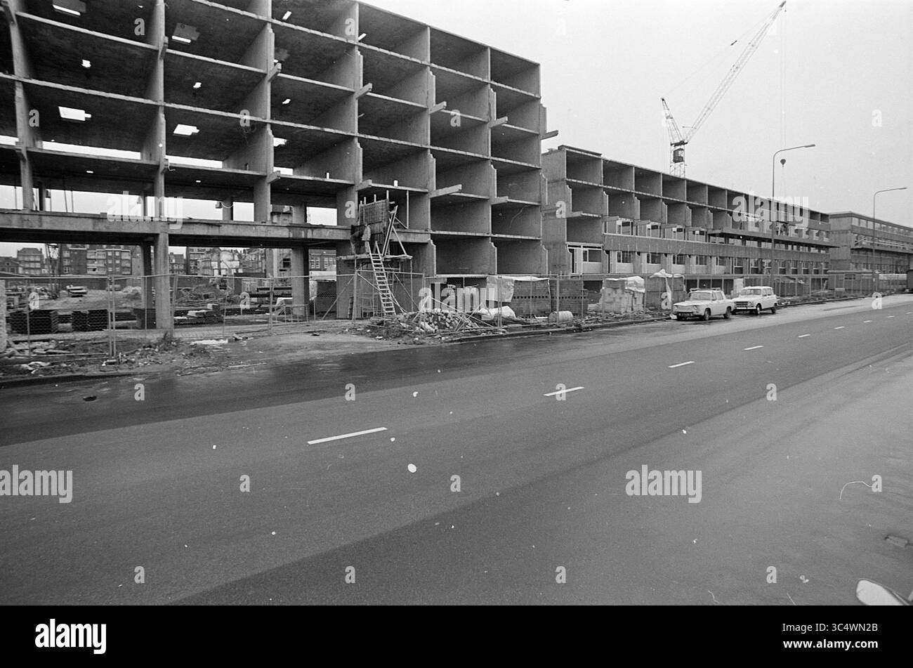 Multi story concrete building stretches hi-res stock photography and ...