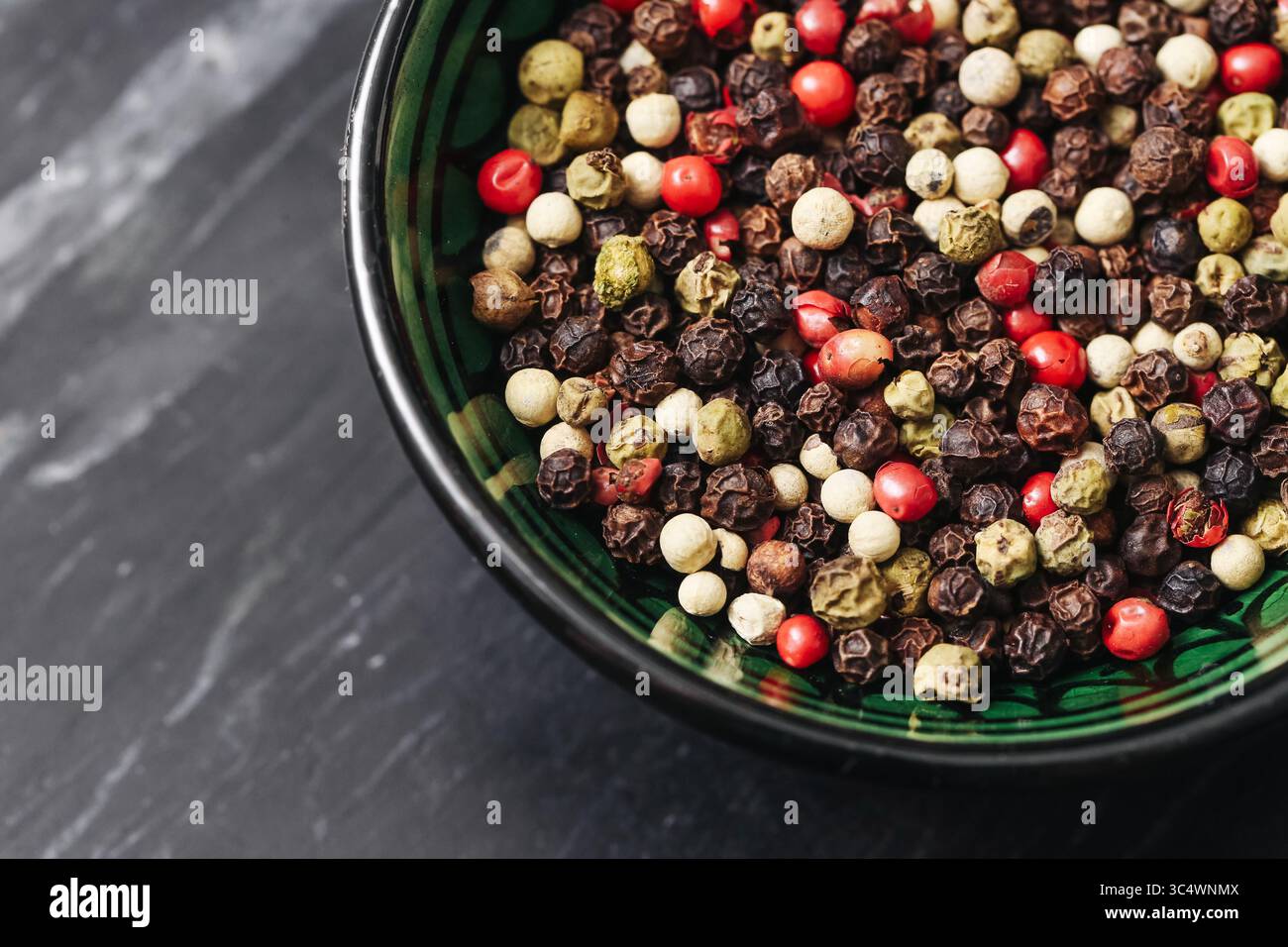 Colorful peppercorn mix. Black white red green grains. Spice assortment ...