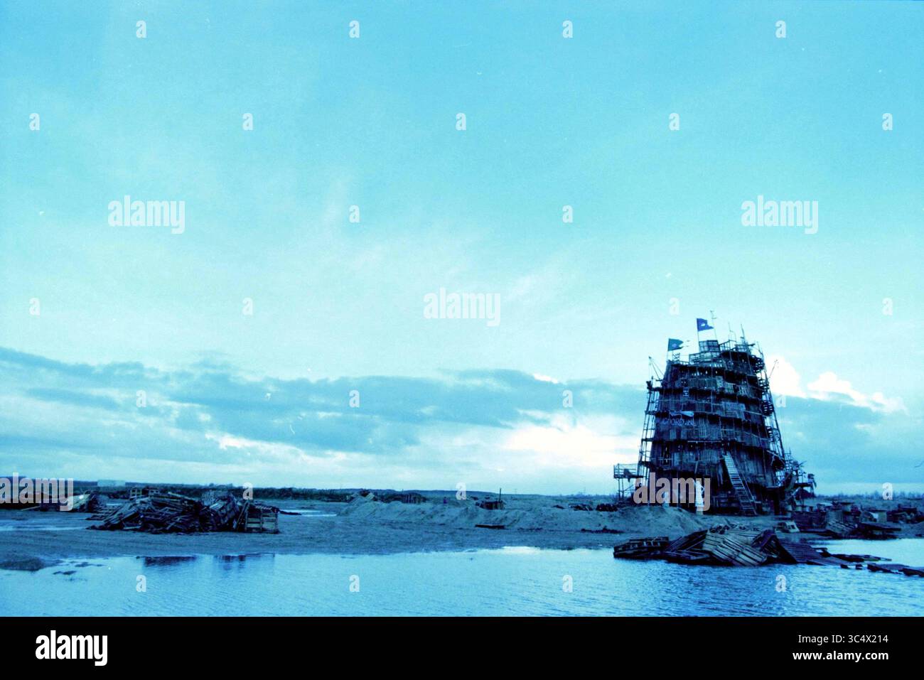 Tower of Babel, Ruigoord, Ruigoord, 28-12-1999 Whizgle News, Dutch Desk ...