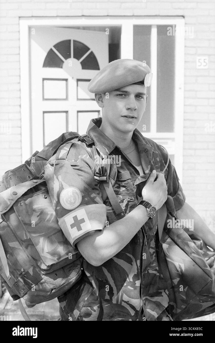 Beret uniform Black and White Stock Photos & Images - Alamy