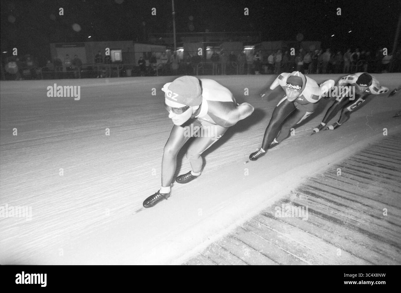 1950 2000 three speed skaters hi-res stock photography and images - Alamy