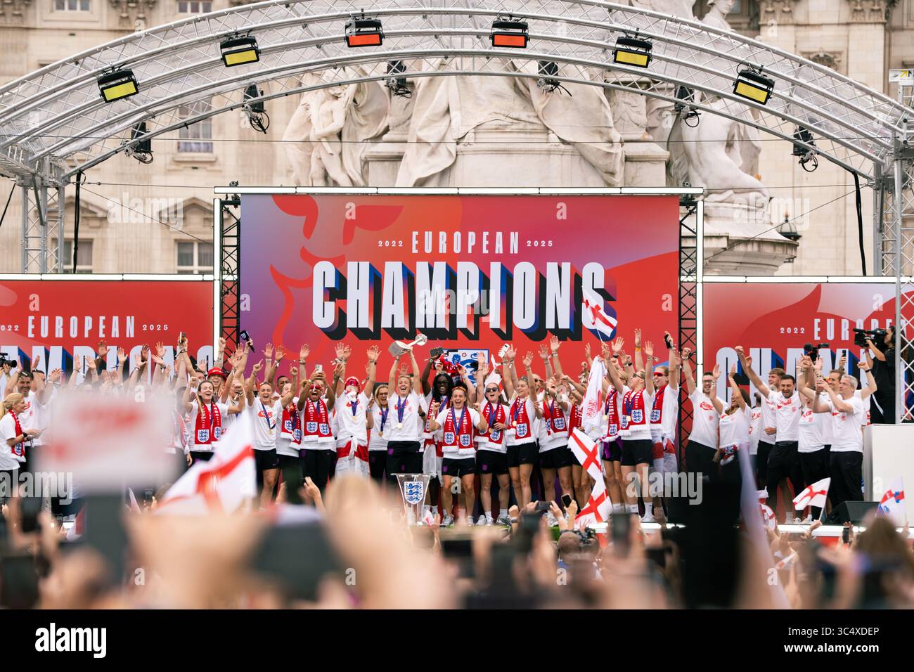 England's Leah Williamson and team-mates celebrate with the Euro 2025 ...