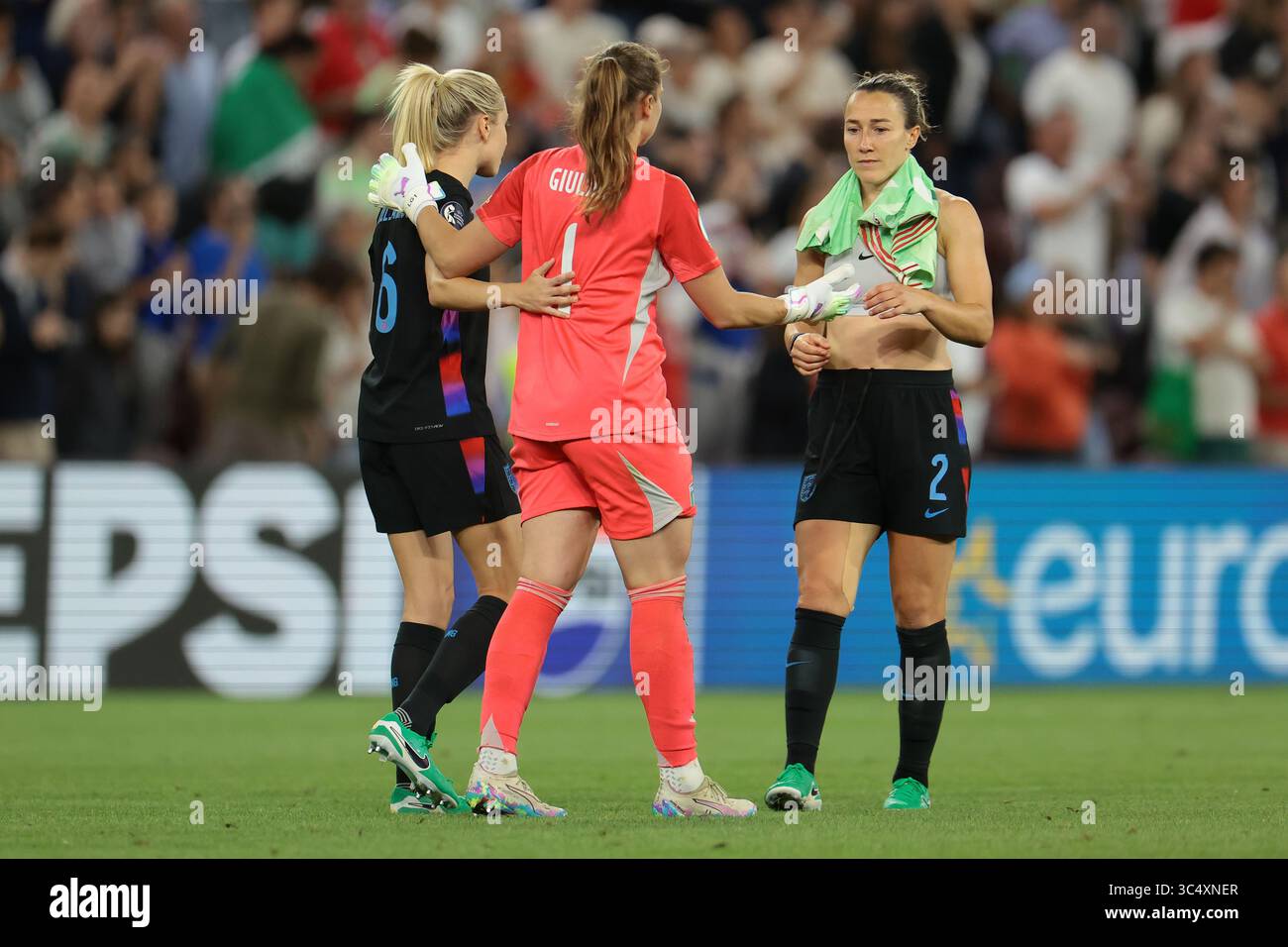 Geneva, Switzerland, 22nd July 2025. Laura Giuliani of Italy shakes ...
