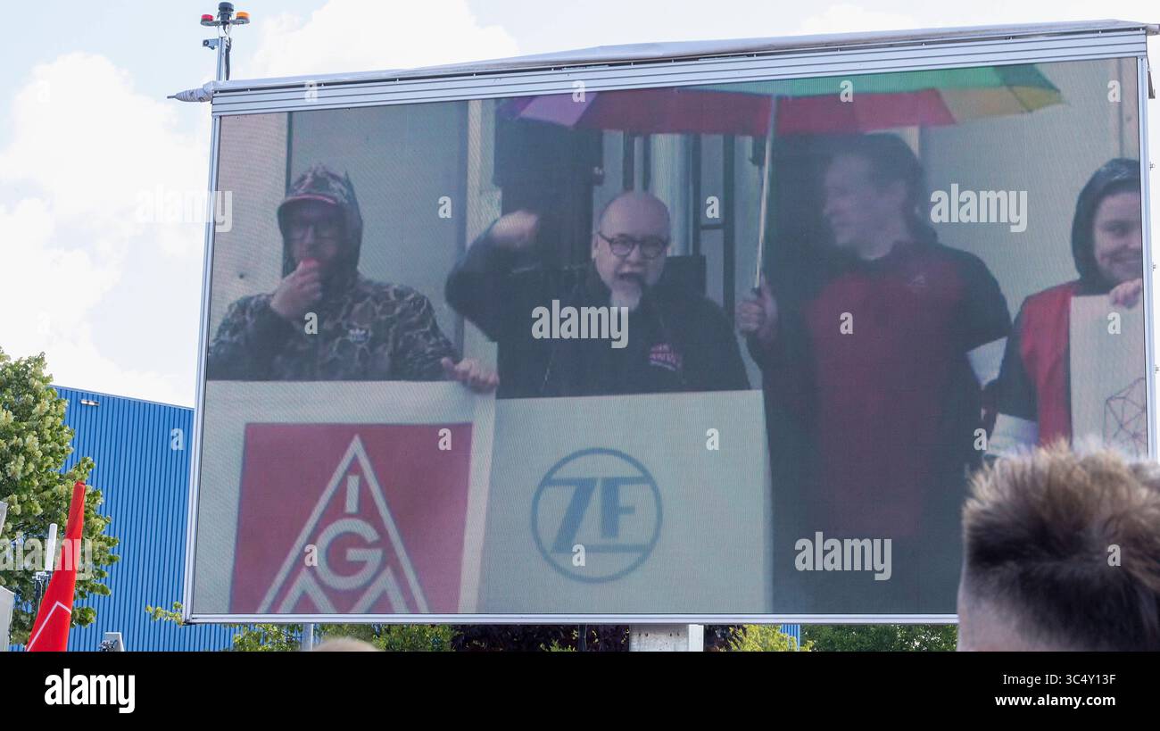 Während der Kundgebung beim ZF-Werk Süd in Schweinfurt am 29.07.2025 ...