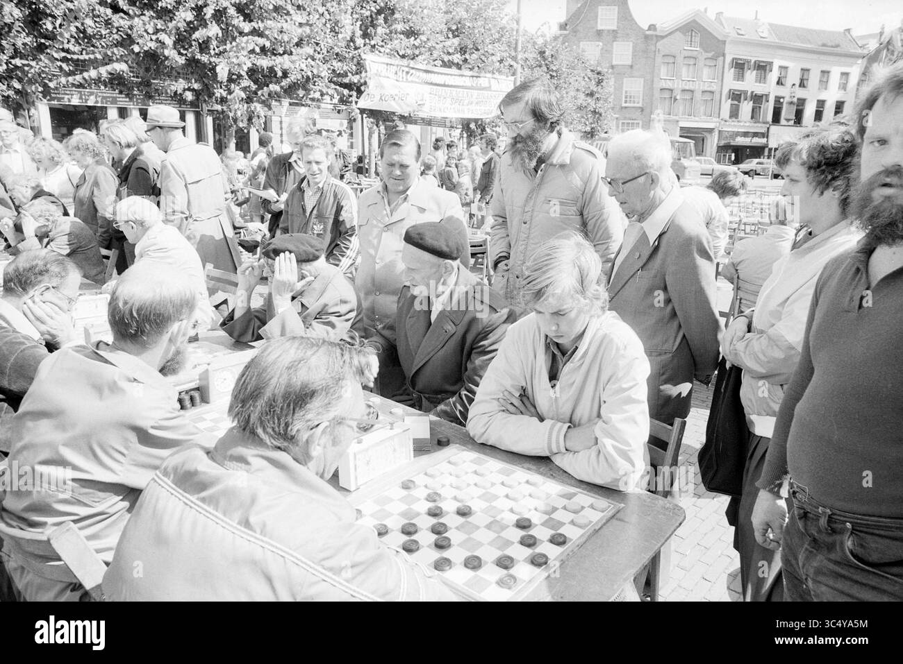 Lively checkers tournament hi-res stock photography and images - Alamy