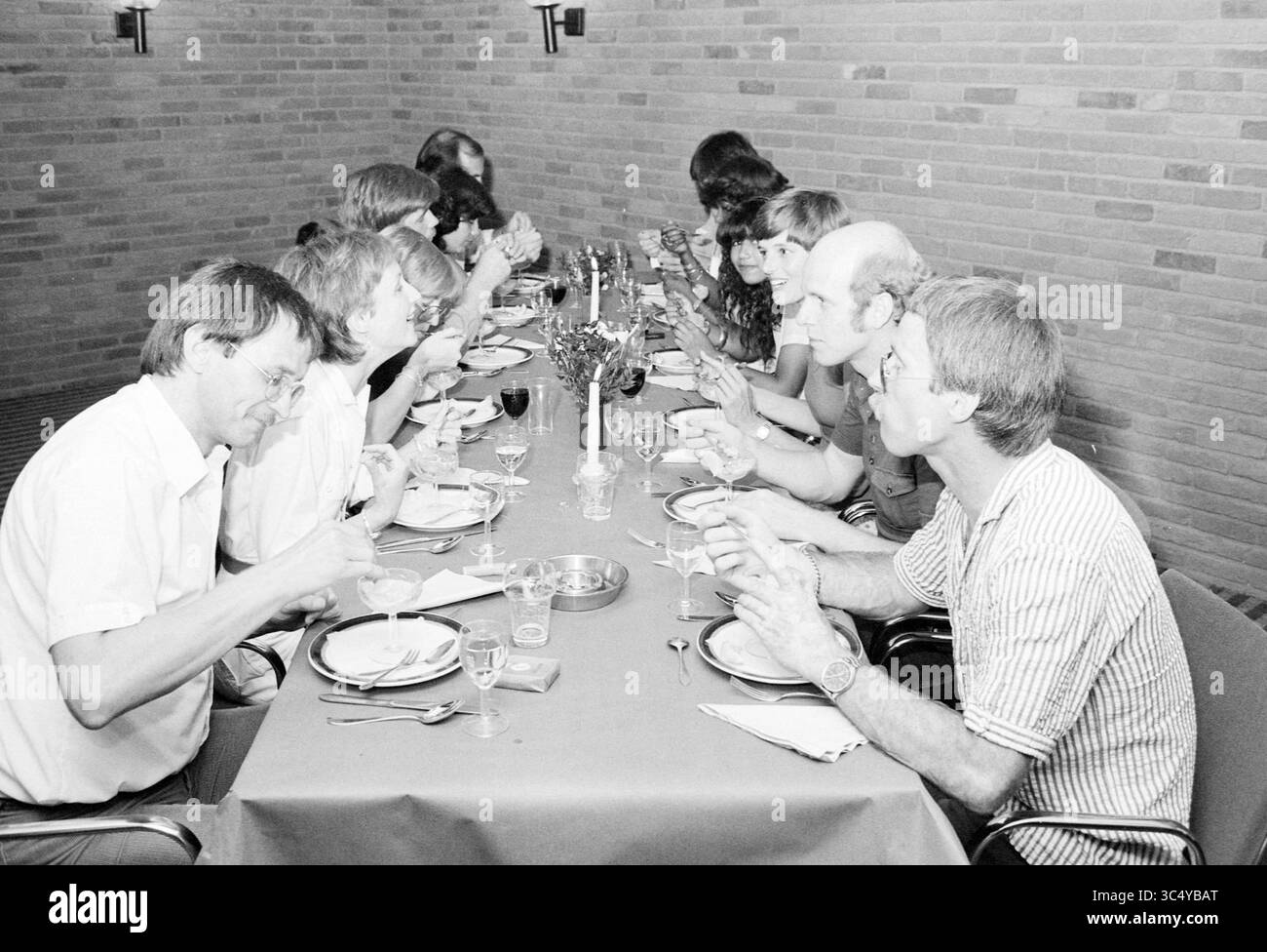 Simple floral centerpiece adds hi-res stock photography and images - Alamy