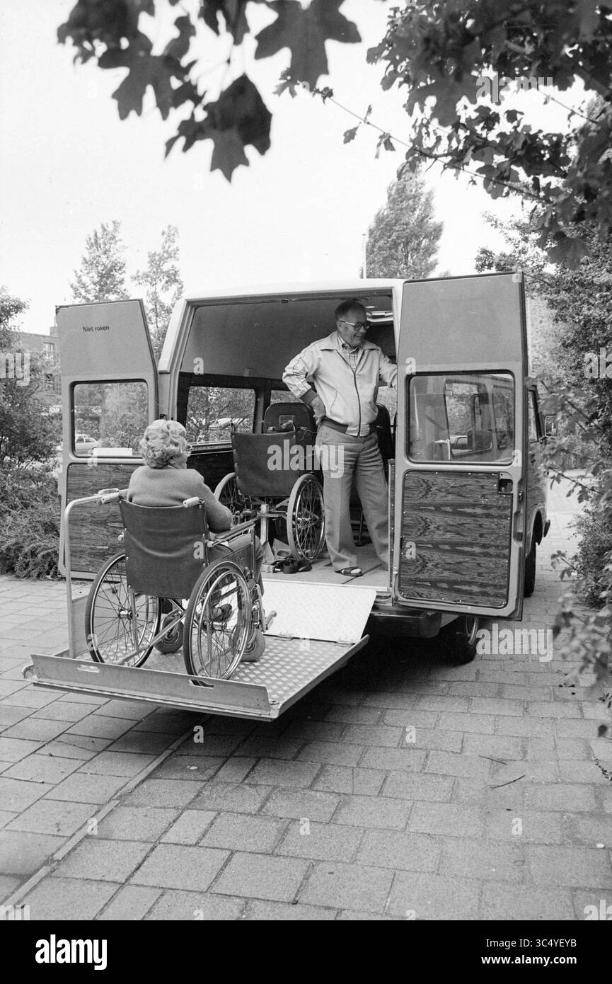 Disabled bus (ANIB), Disabled, 30-09-1981 Whizgle News, Dutch Desk, The ...