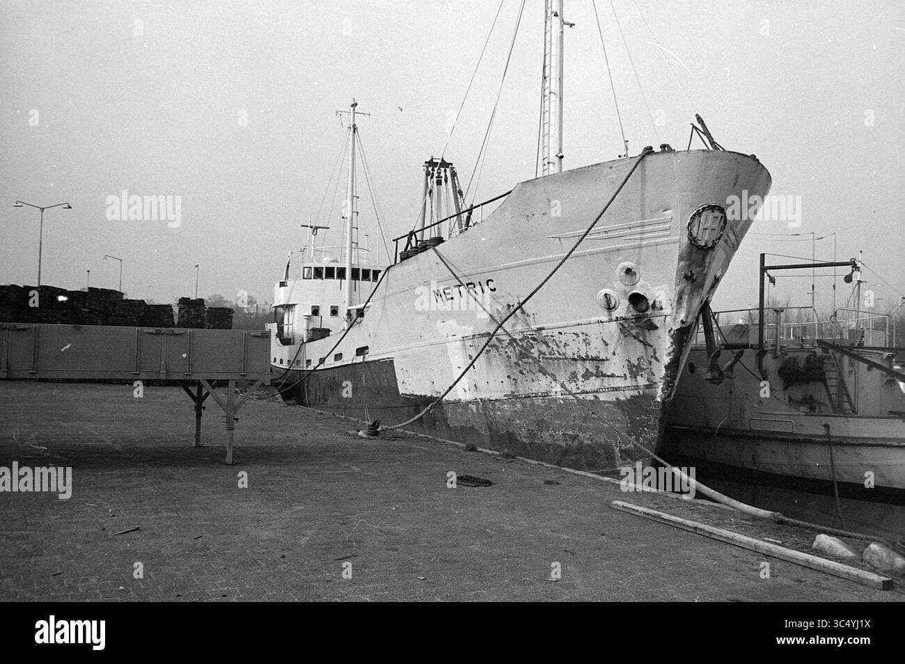 Boat Metric in the port of Beverwijk., Ships, 12-03-1974 Whizgle News ...
