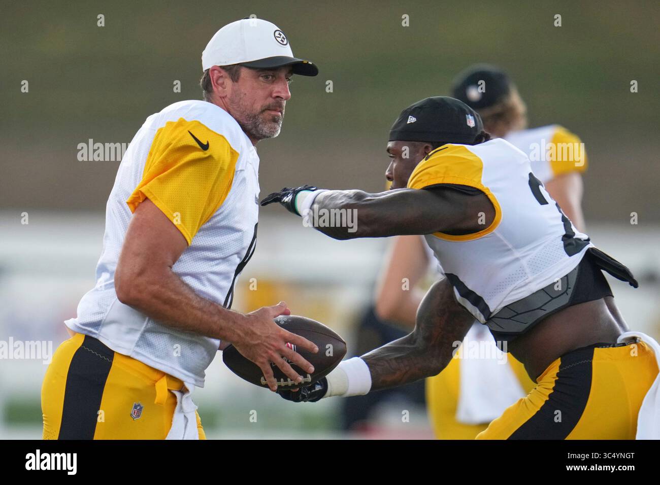 Pittsburgh Steelers quarterback Aaron Rodgers, left, fakes a handoff to ...