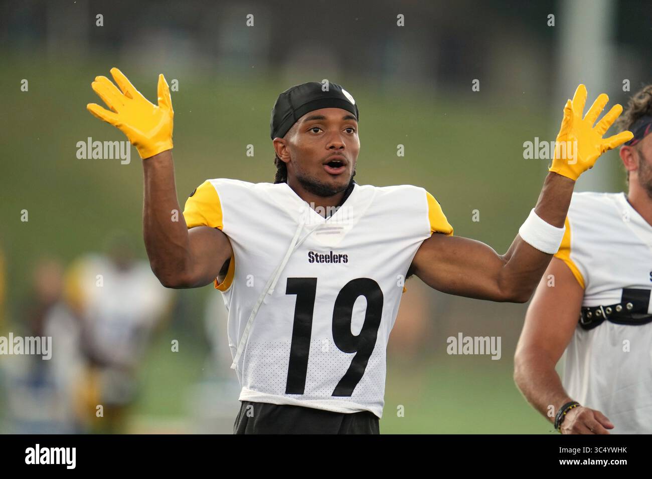 Pittsburgh Steelers wide receiver Calvin Austin III heads inside after ...