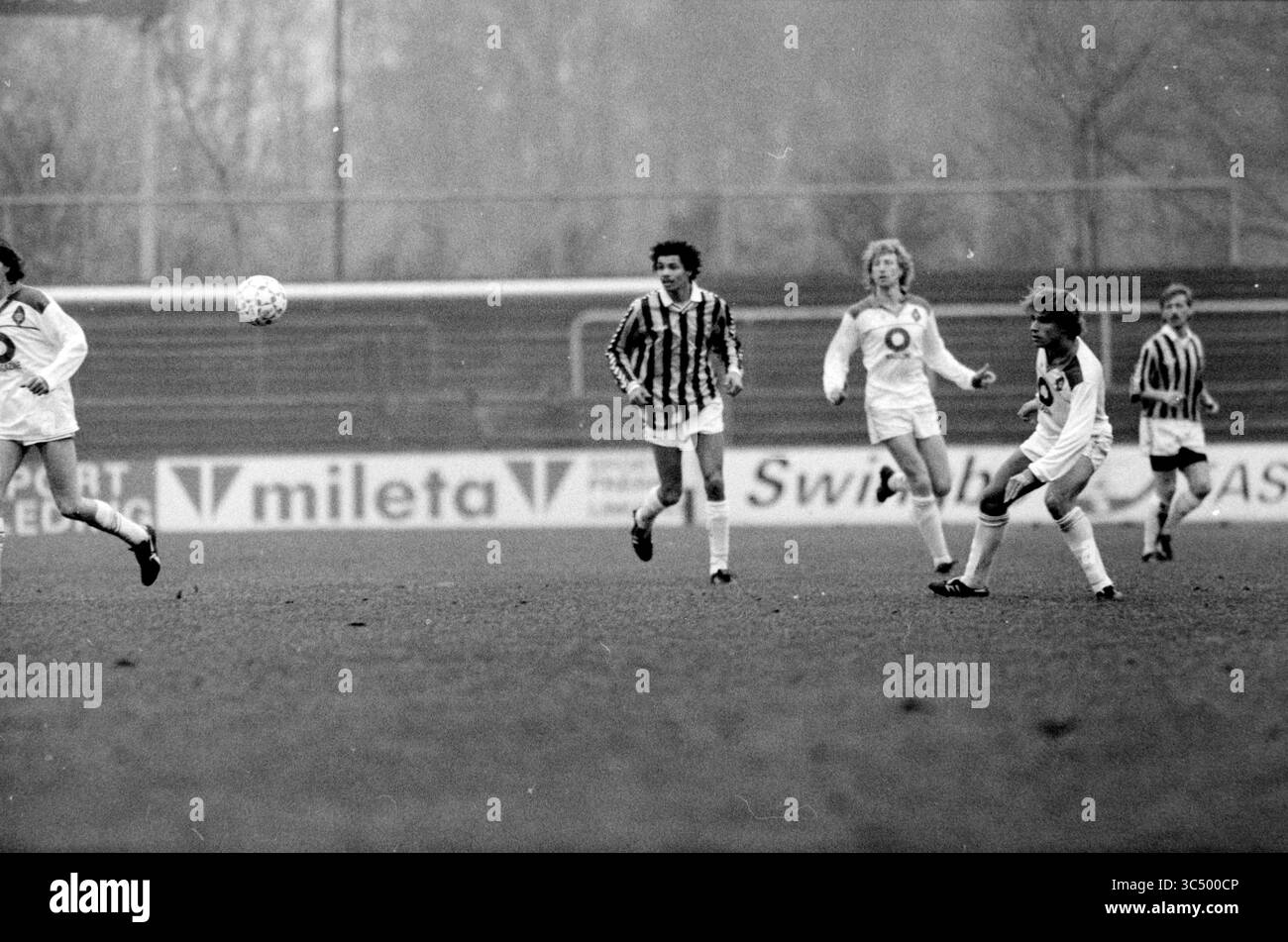 Telstar - Vitesse, Football Telstar, 07-01-1990 Whizgle News, Dutch ...